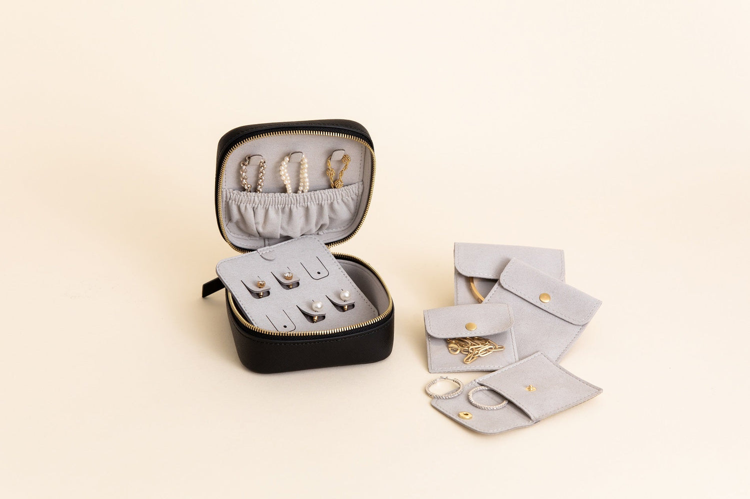 How to Pack Jewelry for a Trip: Travel Tips | Truffle